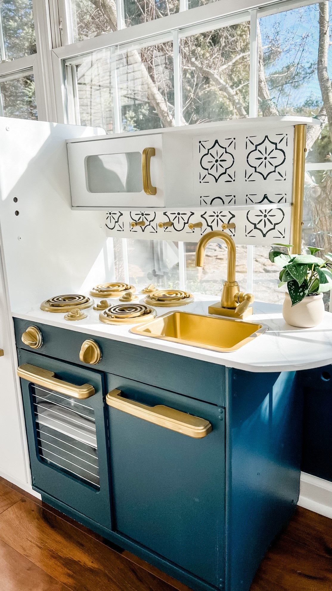 Easy Kitchen Playset Makeover | The Gibby Home